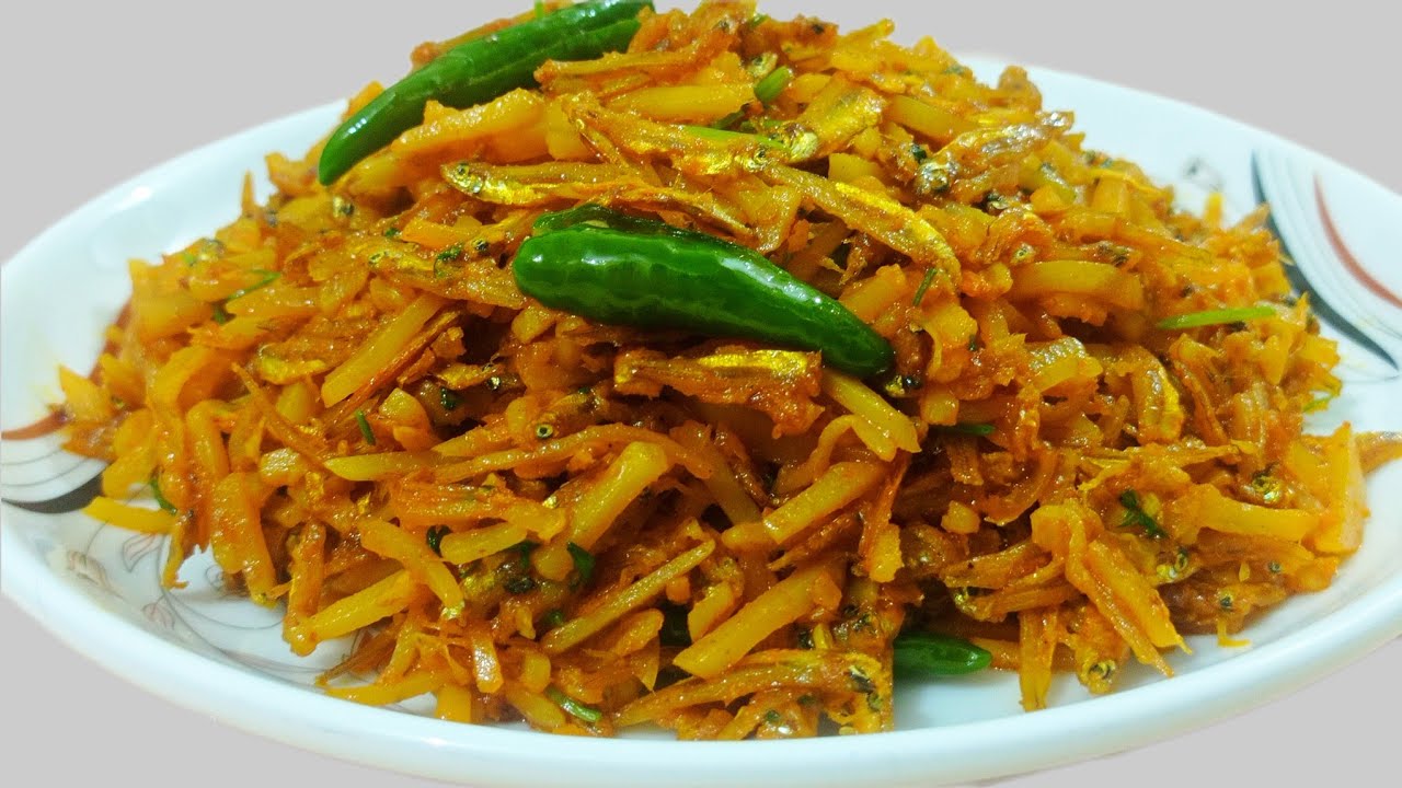 আলু দিয়ে কাঁচকি শুটকি চচ্চড়ি || kachki shutki recipe || Bangladeshi ...