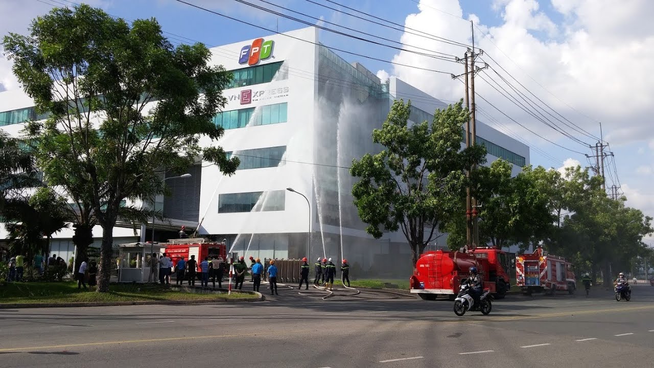 FirePoAm: Fire trucks responding for Fire drill at FPT Building, Sai ...