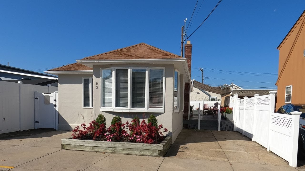 25 Garden City Ave., Point Lookout, NY. Freshly Painted Beach Cottage ...