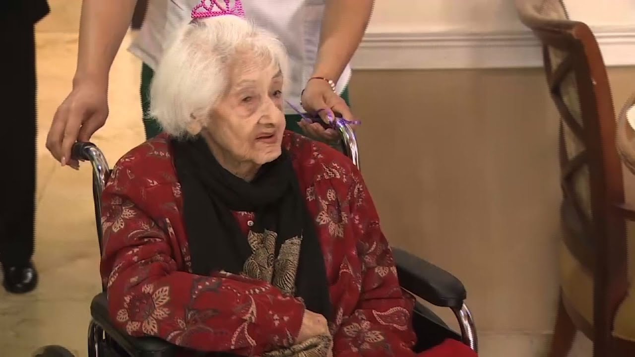 Fla. Woman Celebrates Her 112th Birthday - YouTube