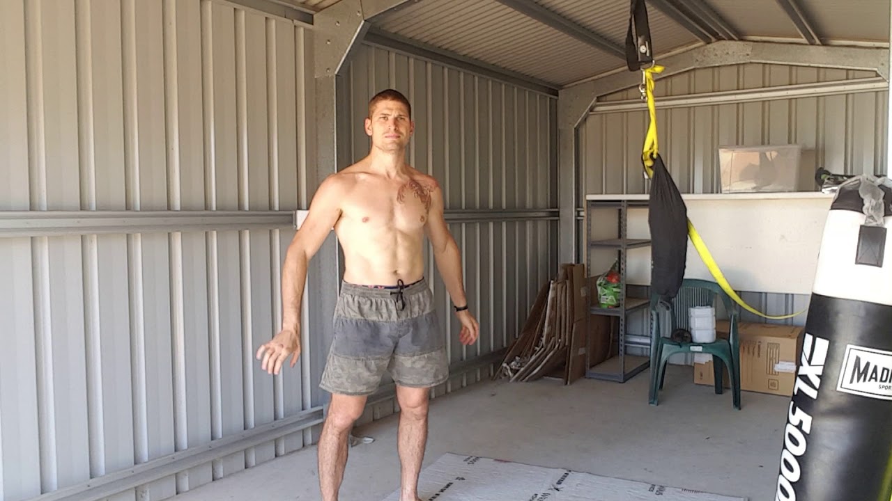Traditional tiger claw and iron palm training for powerful hands. - YouTube