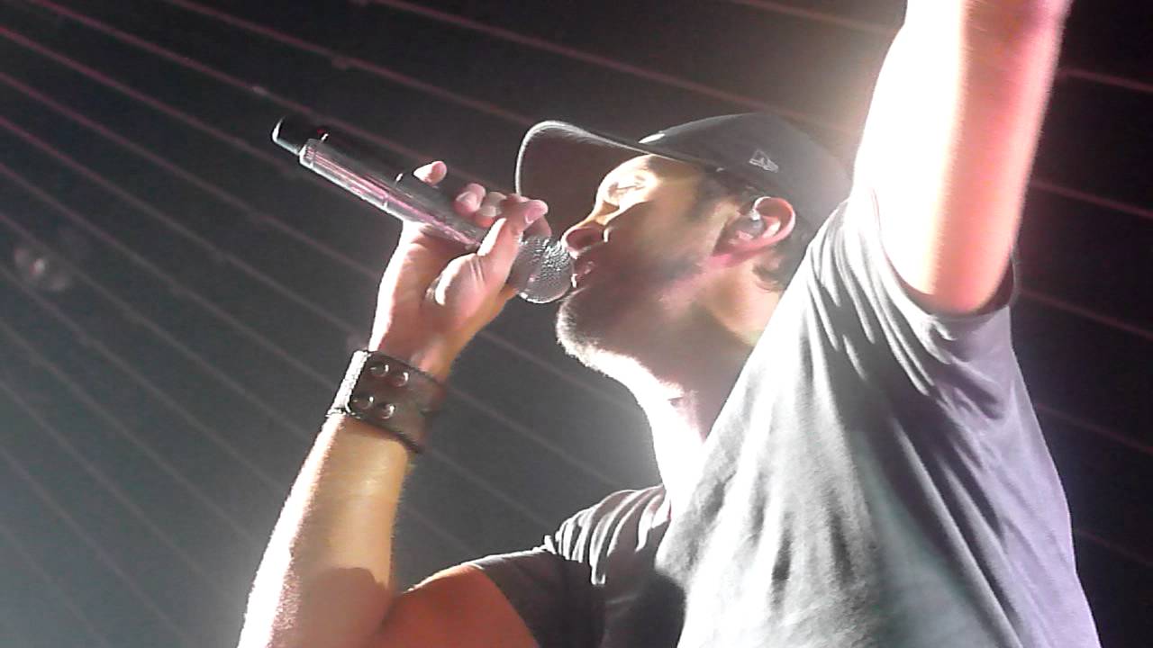Luke Bryan Utica NY Kiss Tomorrow Goodbye - YouTube