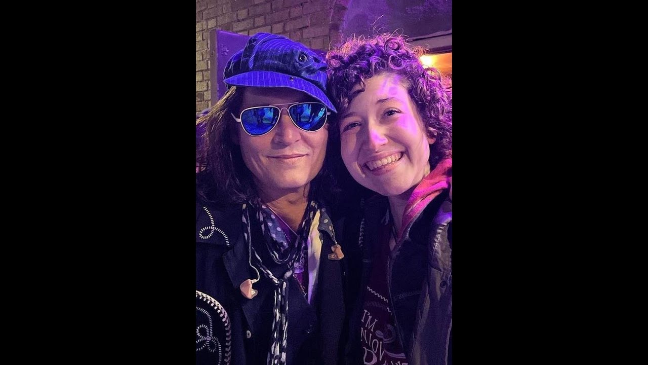 Johnny Depp being the humble start that people love #short #johnnydepp ...