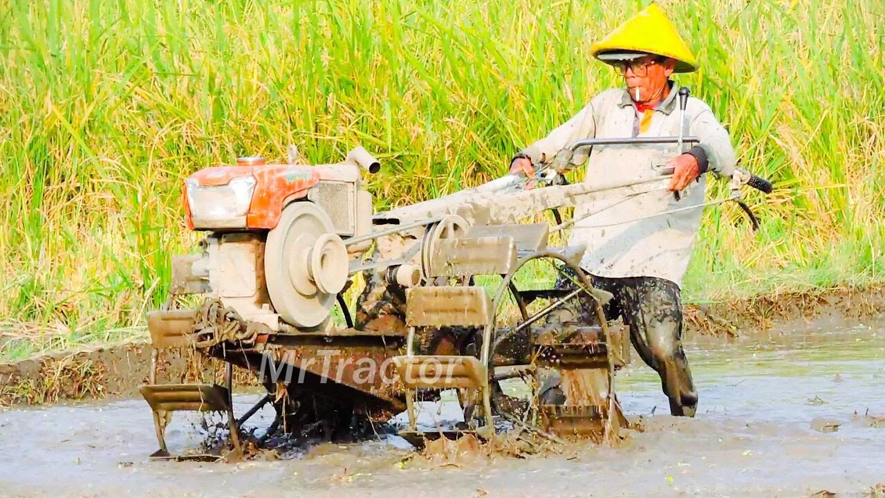 Traktor Quick G1000 G3000 Two Wheel Tractor Plough Pit Stop - YouTube