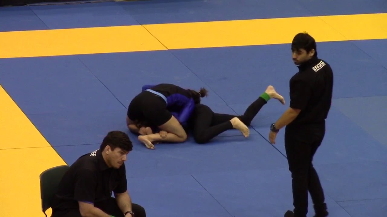 Autumn Gordon -semi final IBJJF Chicago No-Gi - YouTube