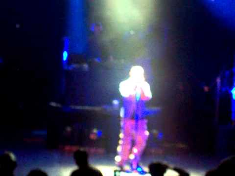 Drake- live in dallas 10-21-10 "9AM in Dallas" - YouTube