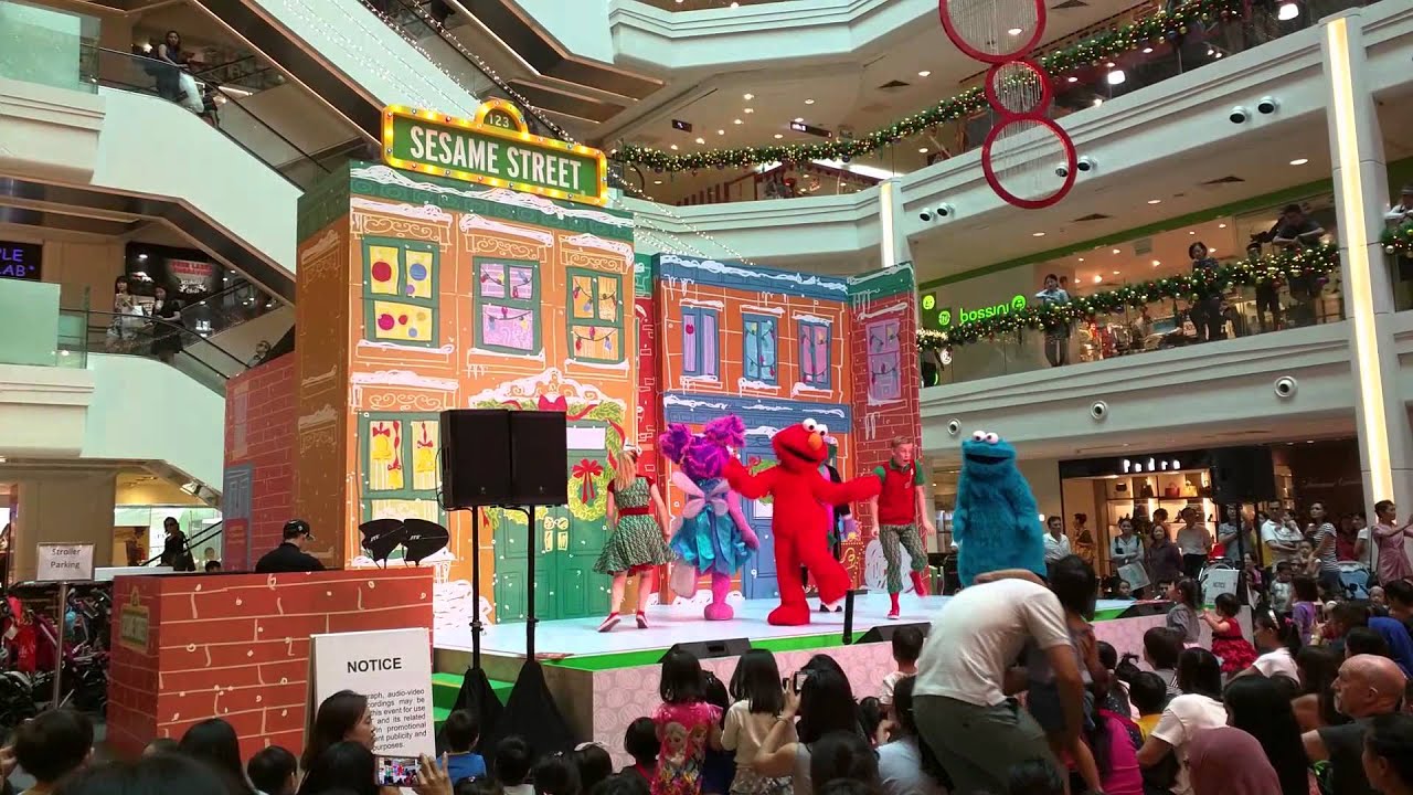 Sesame Street @ Plaza Singapura "Happy Holidays" - YouTube