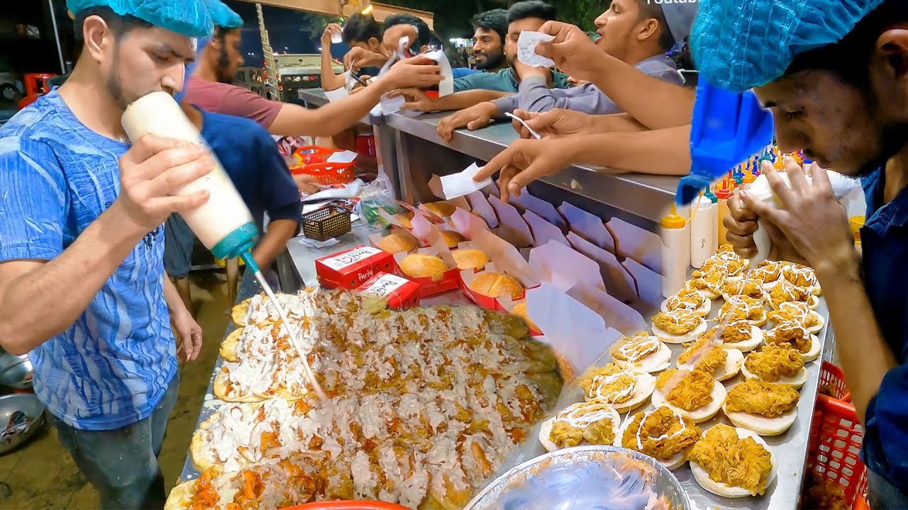 Non-Stop Paratha Zinger Roll Making| Street Food Crispy Zinger Burger ...