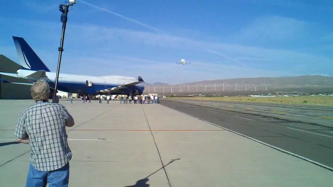 Space Shuttle Endeavour Buzzes the Runway in Mojave, CA - YouTube