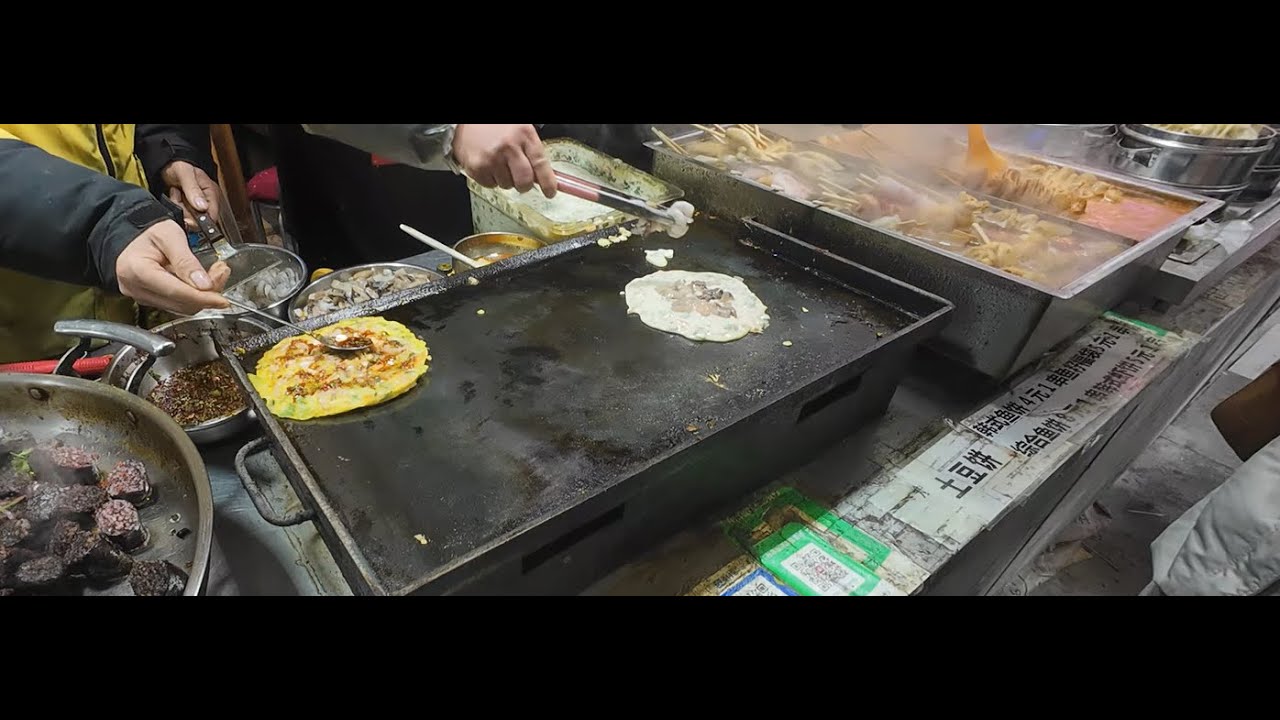 Fried Seafood Pancake include Shrimp, Squid in Yanji , China （海鲜煎饼）延吉 ...