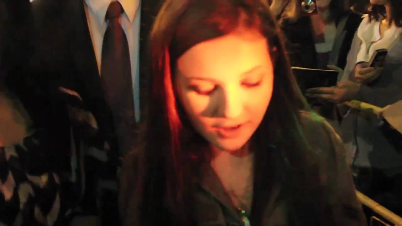 Abigail Breslin arrives and signs autographs at the 2010 TIFF InStyle ...