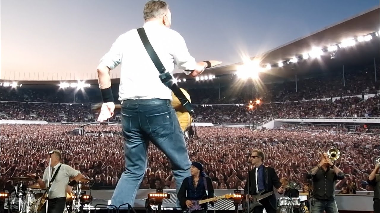 Bruce Springsteen and The E Street Band - Twist And Shout - Helsinki 12 ...