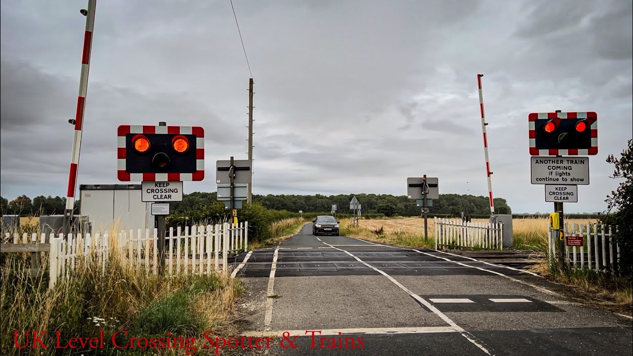 Beswick Level Crossing, East Riding of Yorkshire - YouTube