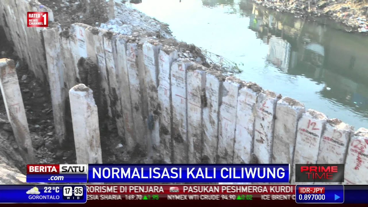 Pinggir Kali Ciliwung Dipasang Turap dan Bronjong - YouTube