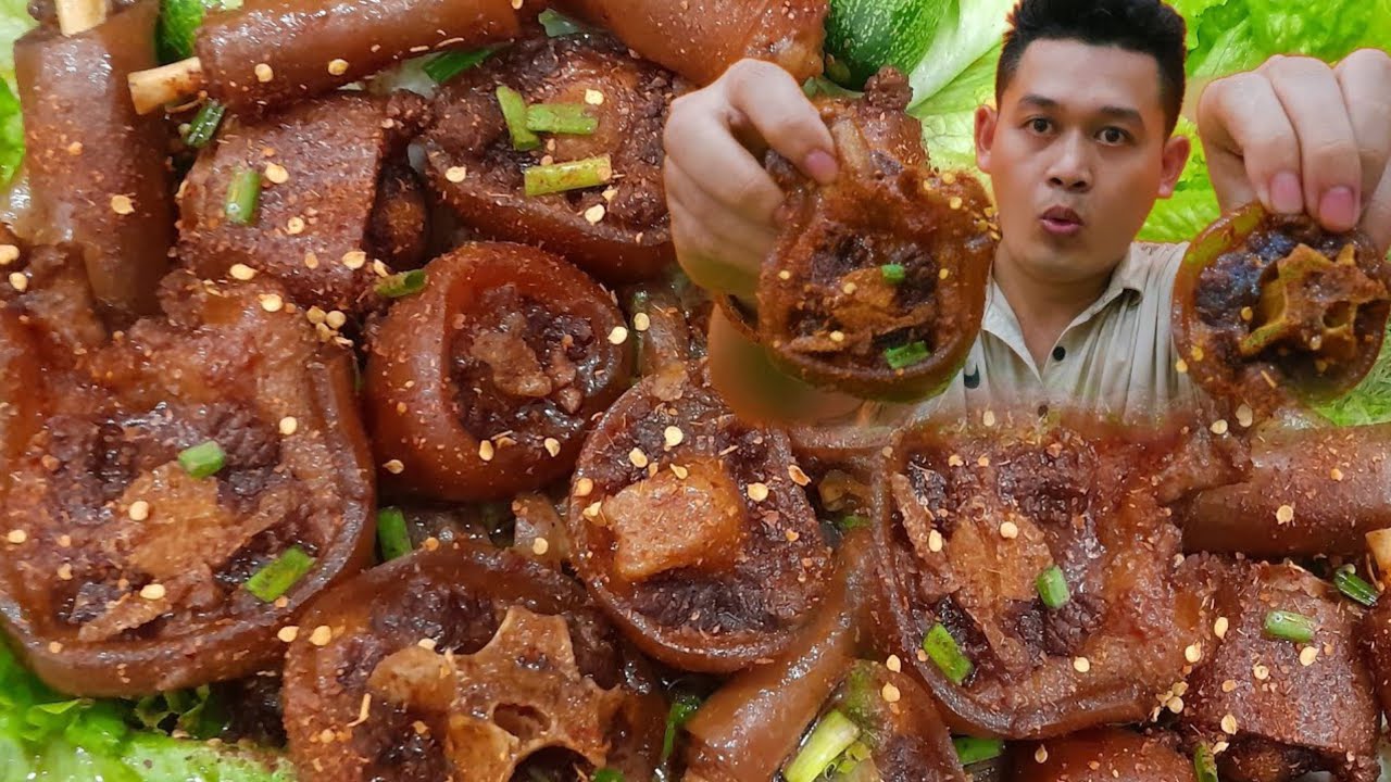 Eating Red Braised Cow 🐄 Tail Mukbang with Spicy Chilli 🌶️ Sauce - YouTube