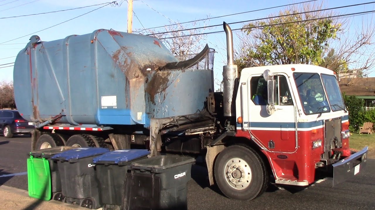 CR&R Pete 310 Heil Rapid Rail Revving On Recycling! - YouTube