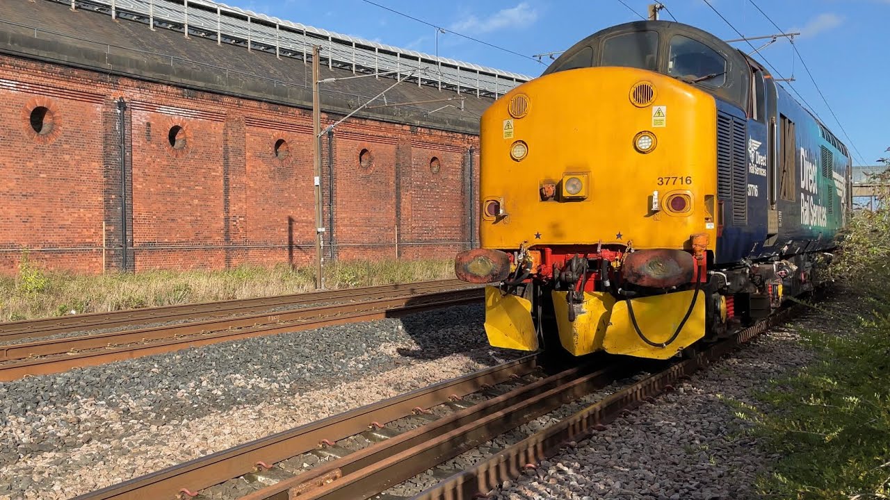 DRS Class 37716 with IDA wagons passes Darlington on Kingmoor Sidings ...