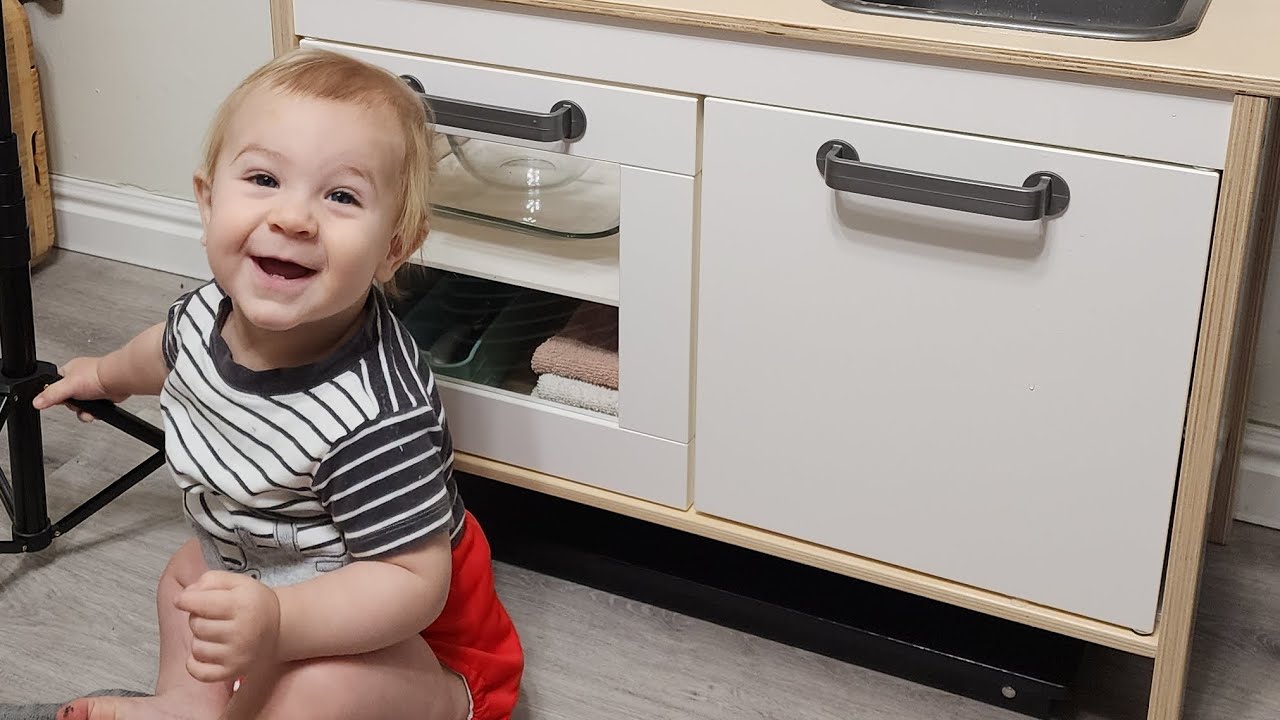 Baby Gets a Real Kitchen - YouTube