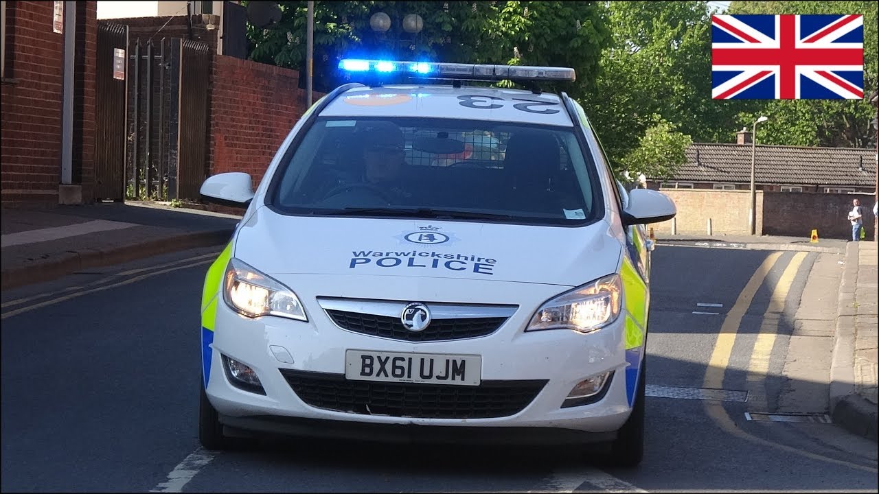 Police car responding on siren and lights from police station - YouTube