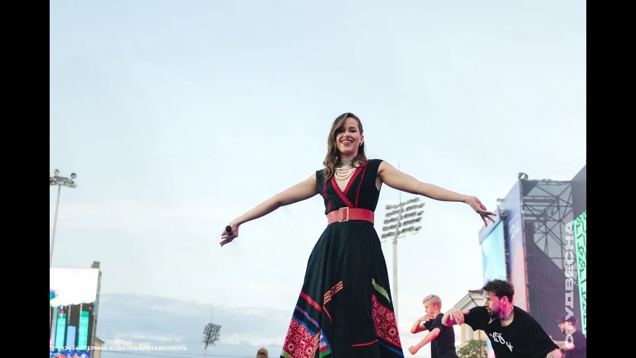 CLEVER FOLK "С-под зарею я стояла" на открытии "Российской студенческой ...