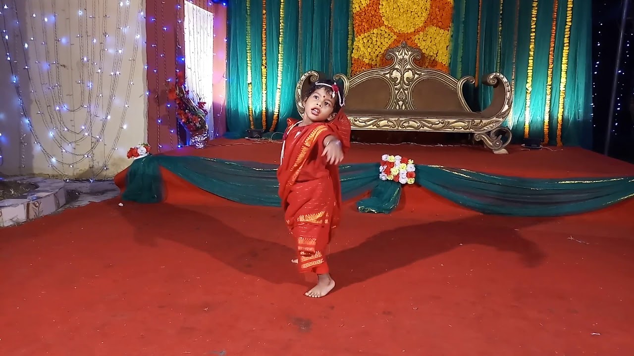 Rahmaa performing on "Reshmi churi" (full) - YouTube