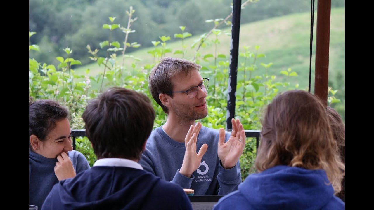 CLIP - interview Christophe Cote (Adopte Un Bureau) - YouTube