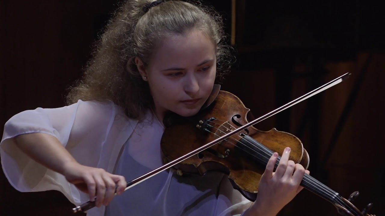 Sara Valencia plays Schubert “ Grand Duo” - YouTube