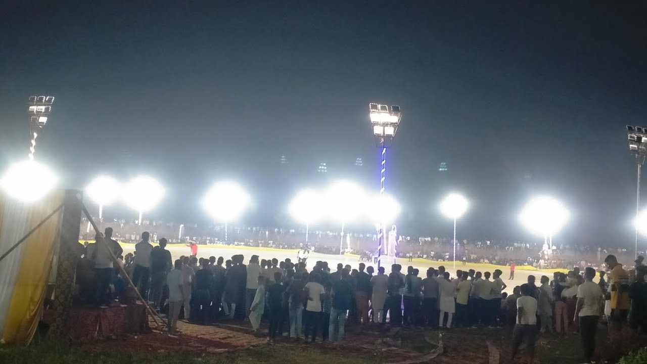 Uttar Pradesh up 50 Azamgarh bindawl me Mach hi - YouTube