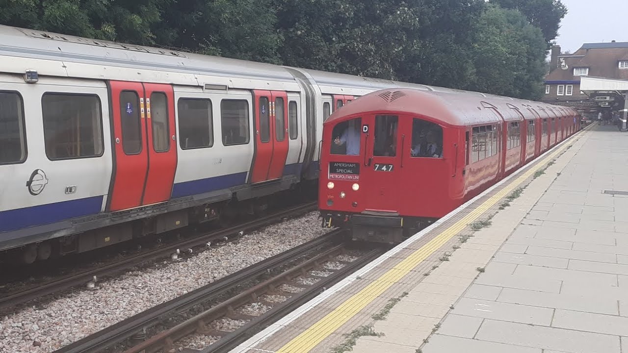 (Heritage Amersham Special) - Art Deco Train - 1938 Tube Stock - Leaves ...