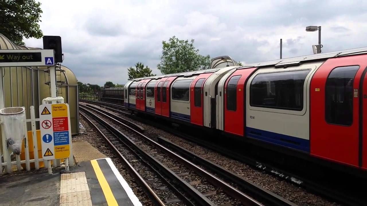1992 Tube Stock 91141 arrives at East Acton - YouTube