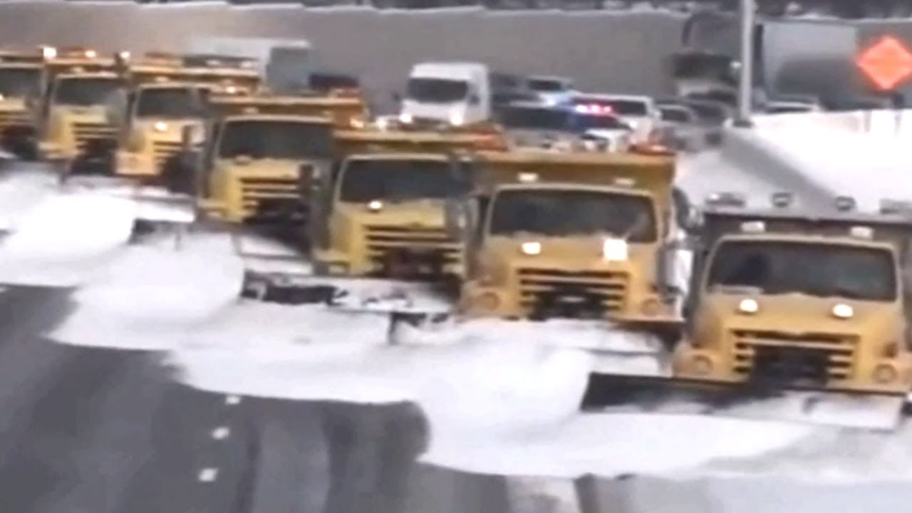 Synchronized snow plows remove snowy - Bridge View - YouTube