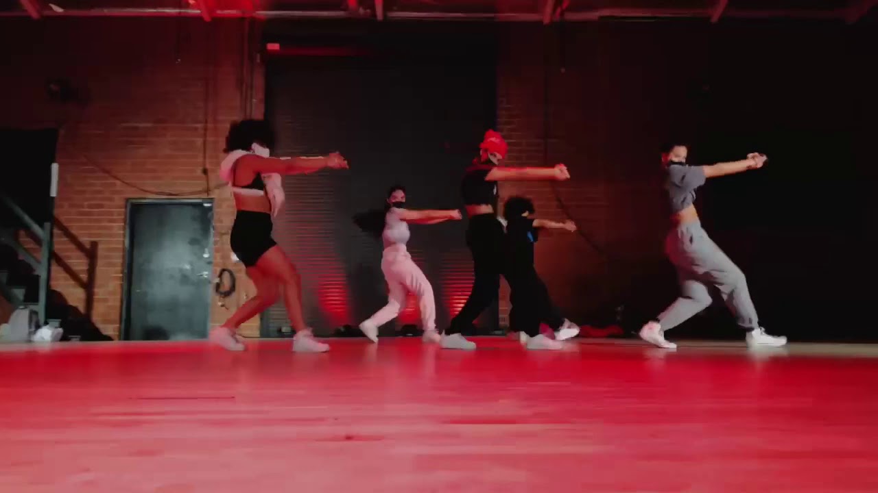 MALIA MURRAY Ariana Grande - YouTube