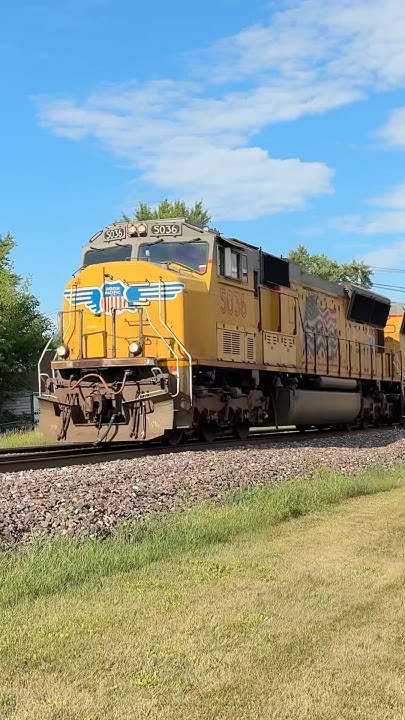 UP 5036 rolls a manifest past Rochelle Railroad park - YouTube