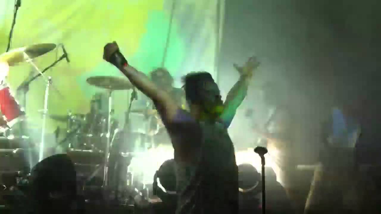 Winny Puhh - Meiecundimees LIVE @ Uus Teater - YouTube