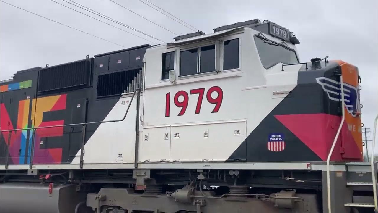 Emerald Street railroad crossing, UP 8633 Manifest with UP 1979 We Are One, Onawa, IA - YouTube