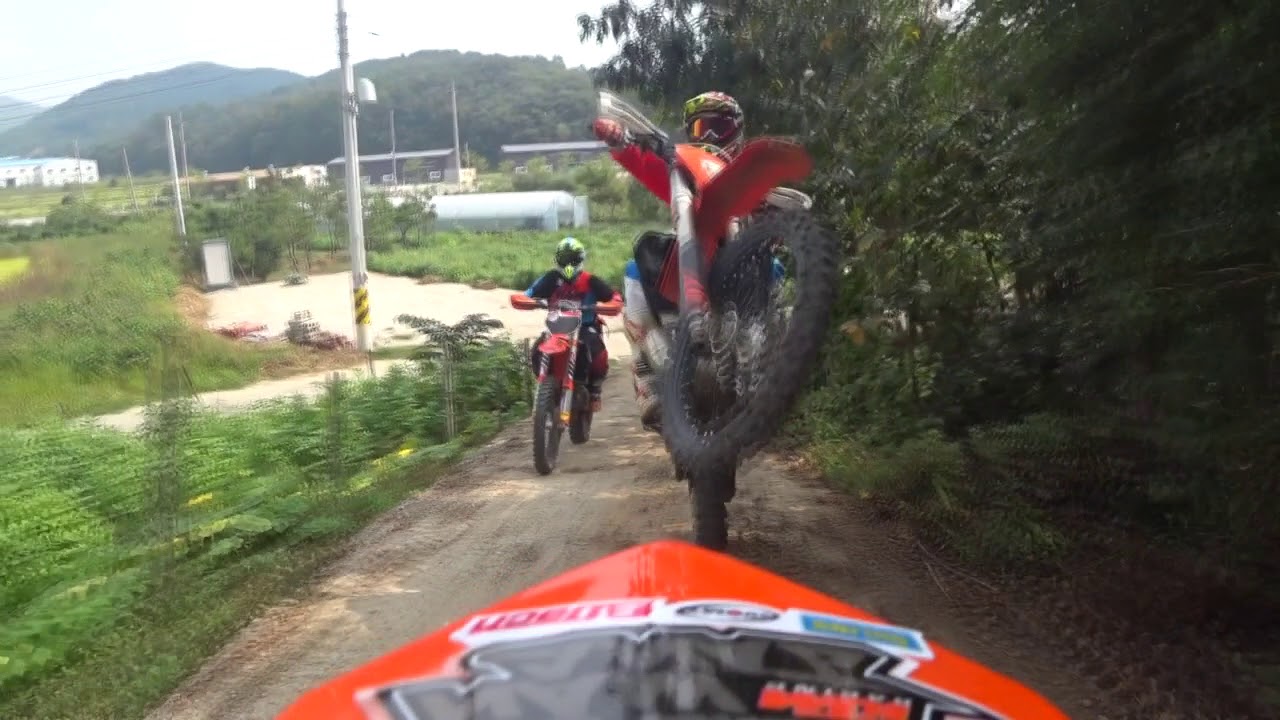 How to ride a fun enduro dirt bike - YouTube