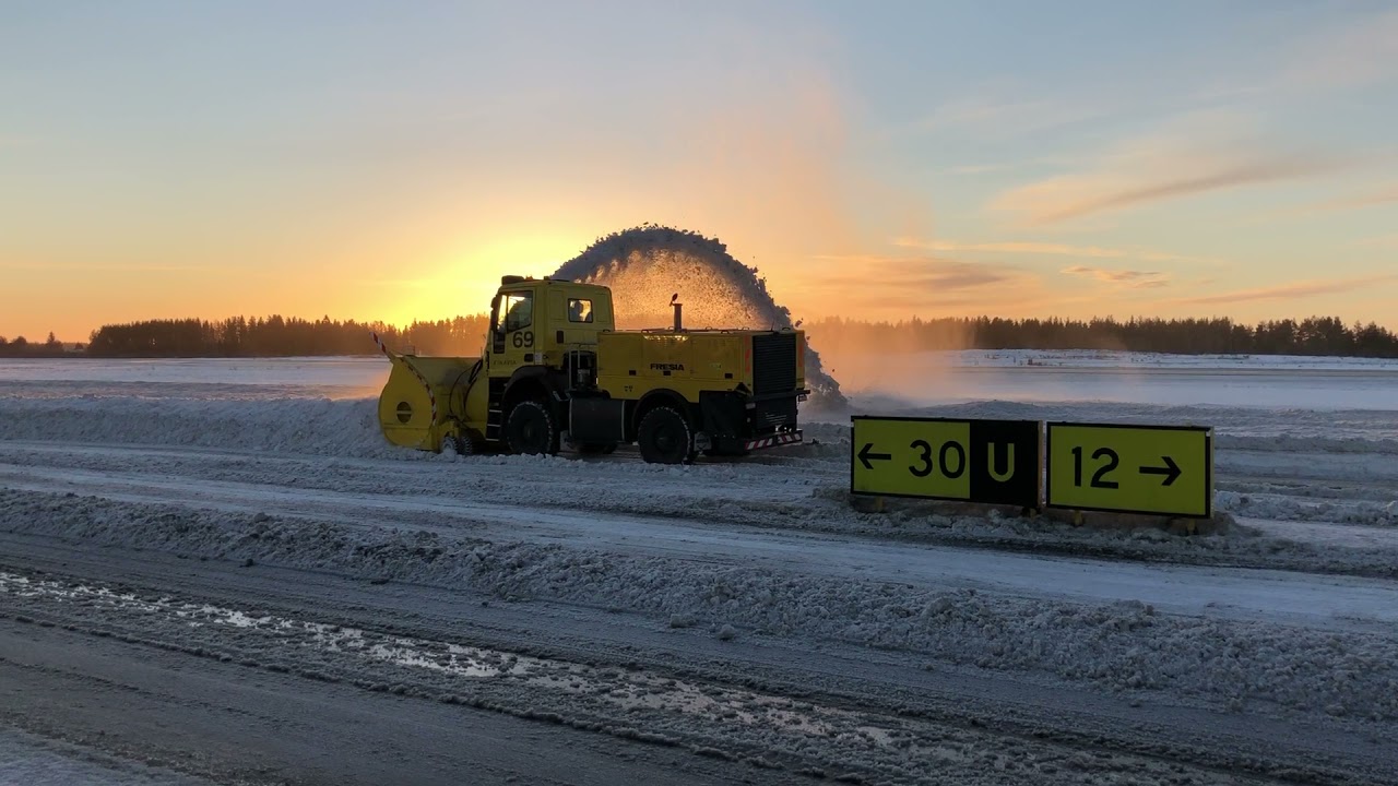 Fresia F90 powered by a Scania 770HP V8 in Oulu Finland!!!! - YouTube