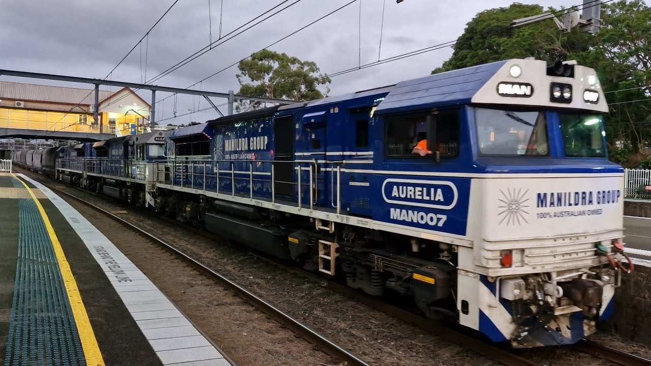 16/12/25 SSR Manildra Train 5970 passing Tempe - YouTube