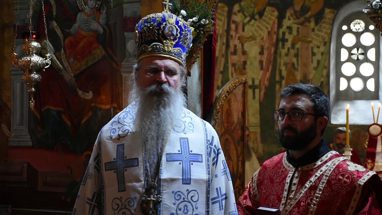 Vladika Teodosije nakon liturgije u Pećkoj Patrijaršiji - YouTube