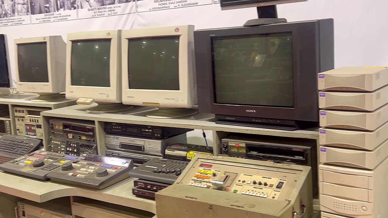 Old generation CRT Monitors - YouTube