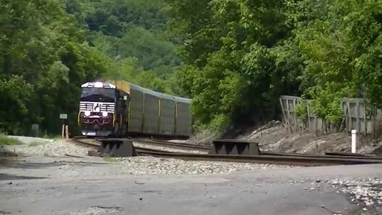 NS 29W with Dash 9 Leading at Elliston, VA - YouTube