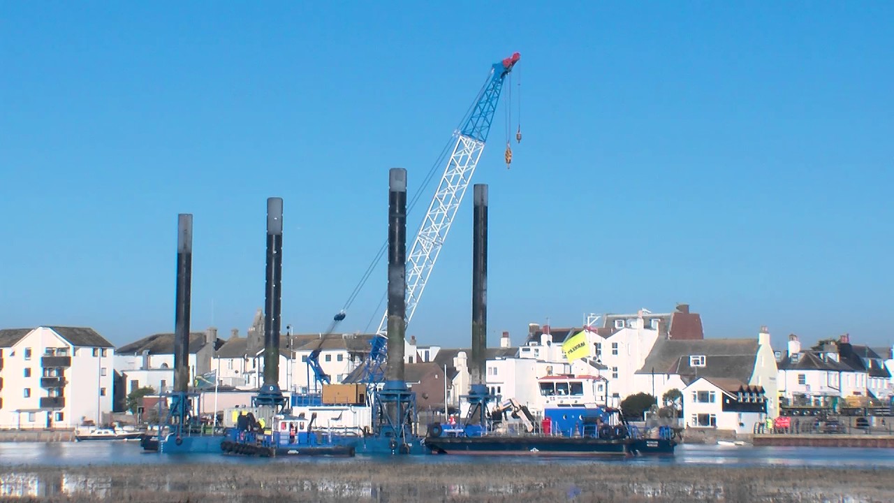 Jack-up barge in action at the Shoreham Adur Tidal Walls Flood Defence ...