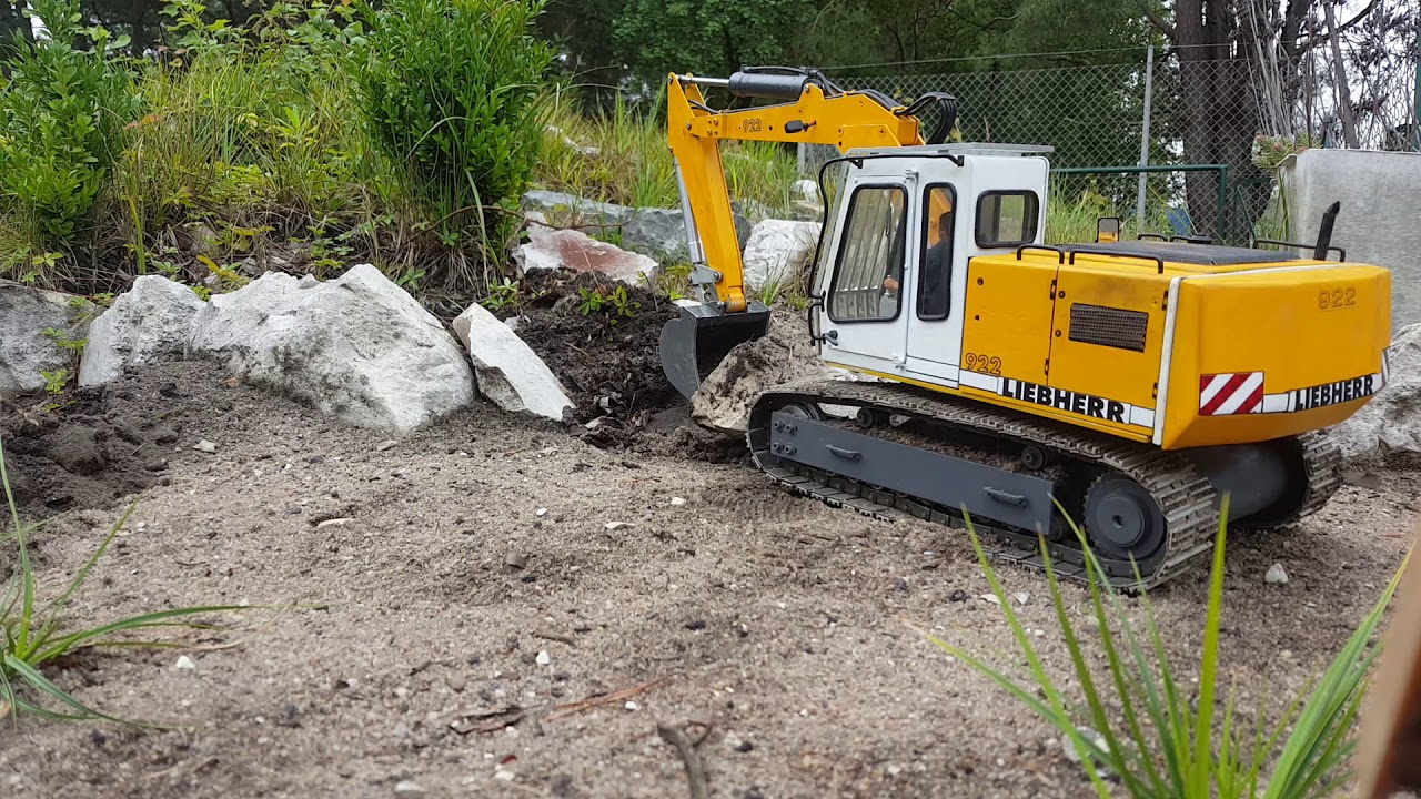 Bagger Liebherr 922 Leimbach Kampf mit den Steinen - YouTube