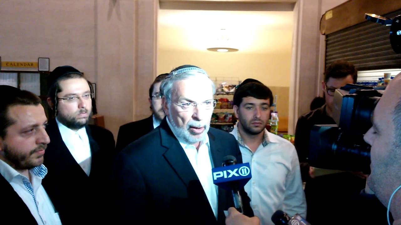 Assemblyman Dov Hikind Speaking to the media at Arraigment - YouTube