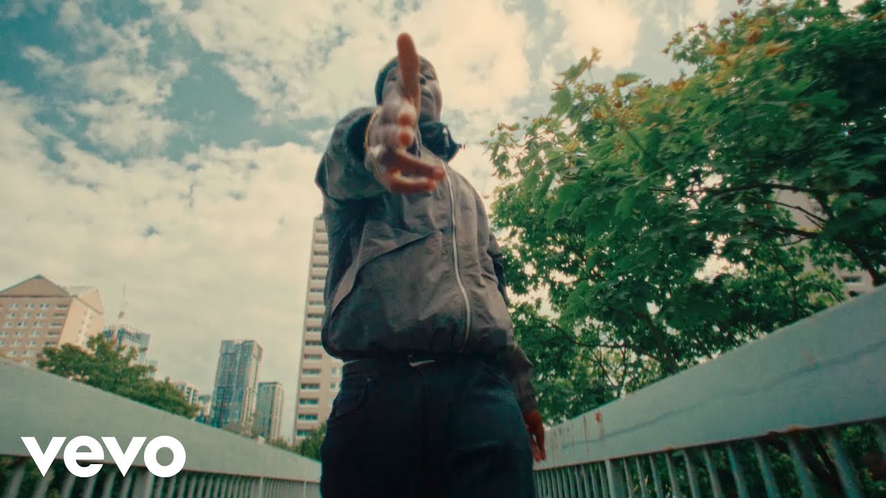 ayrtn - FEEL THA BASS - YouTube