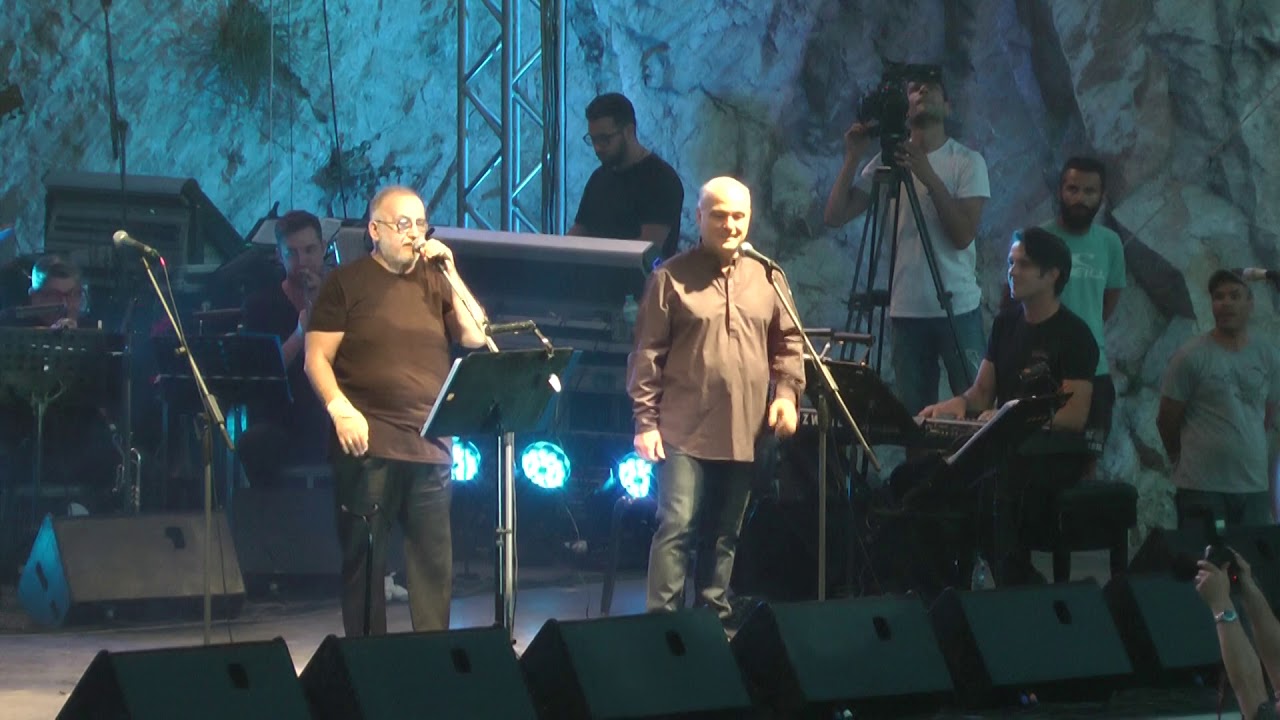 Η πιο όμορφη θάλασσα | Κώστας Θωμαΐδης - Θάνος Μικρούτσικος - YouTube