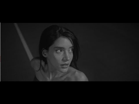 Un poco de amor francés - Yvonne