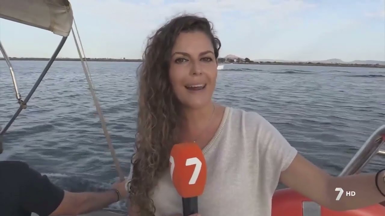 Retiran del Mar Menor más de 17.000 toneladas de algas - YouTube