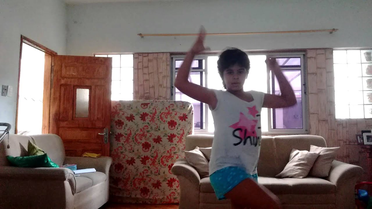 Menina Dança De Pijama Youtube
