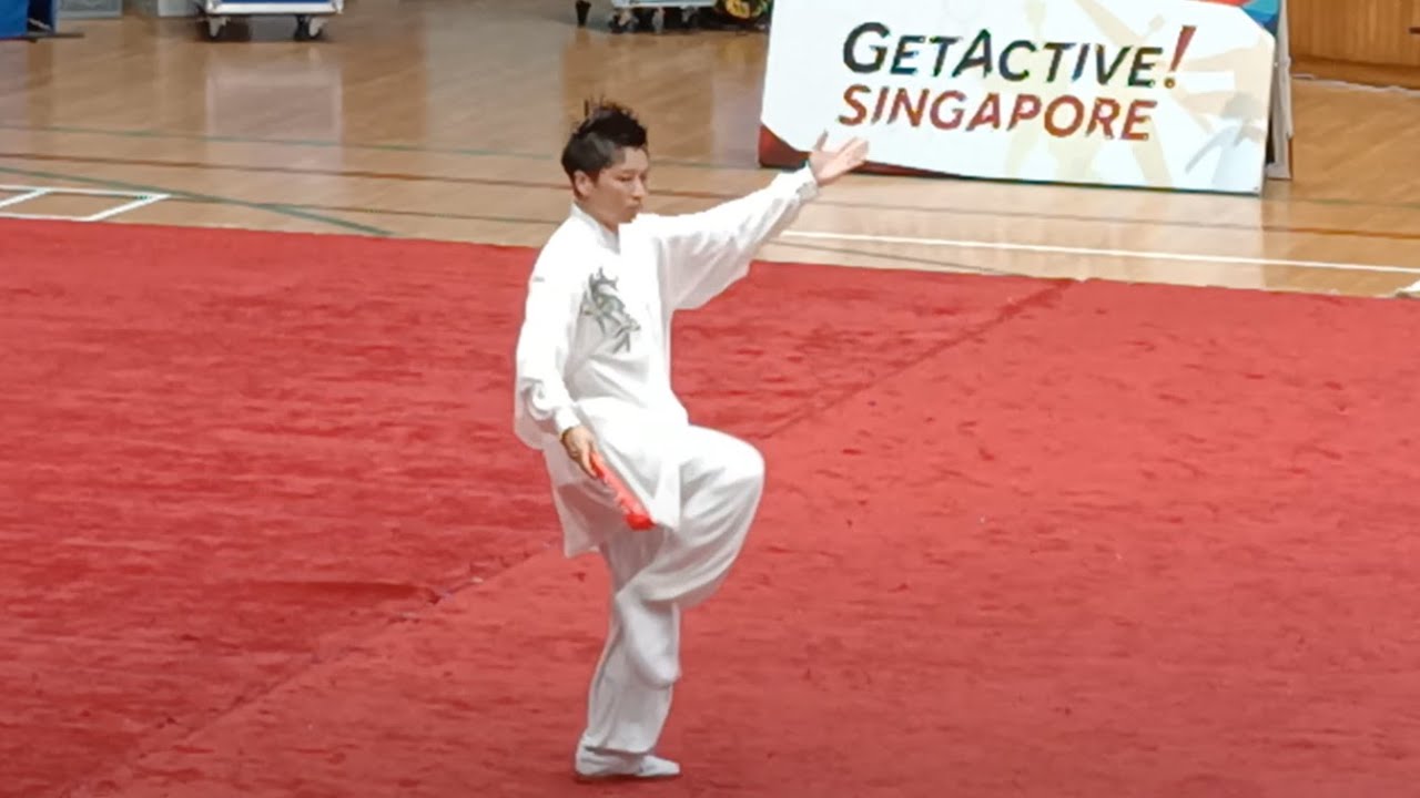 Hua Wu Taiji Fan 太极华武扇 - YouTube